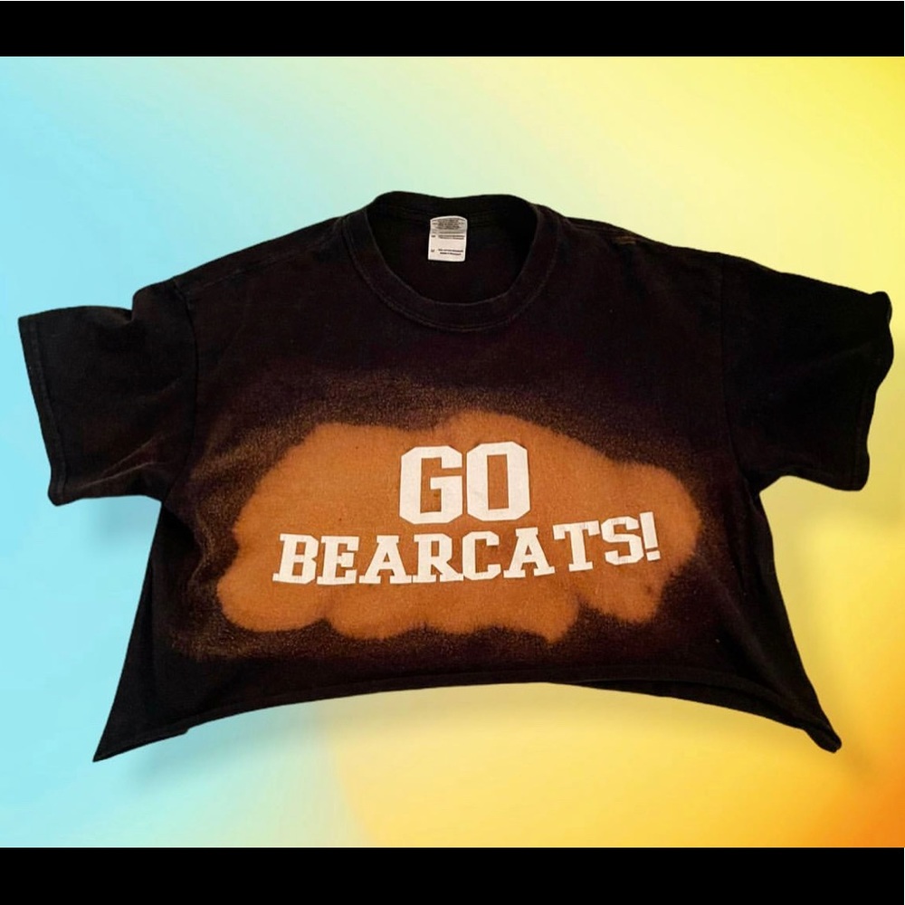 University Of Cincinnati “Go Bearcats” Cropped Tee - Gem